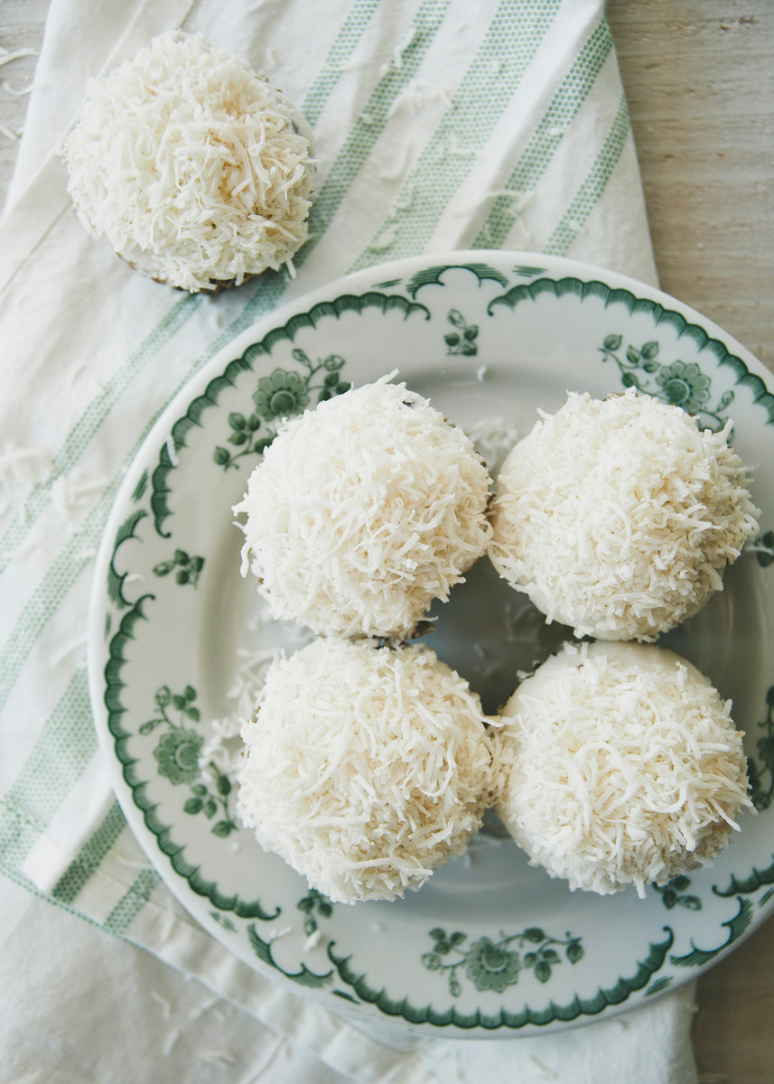 COCONUT SNOWBALL CUPCAKES – Sweet Laurel